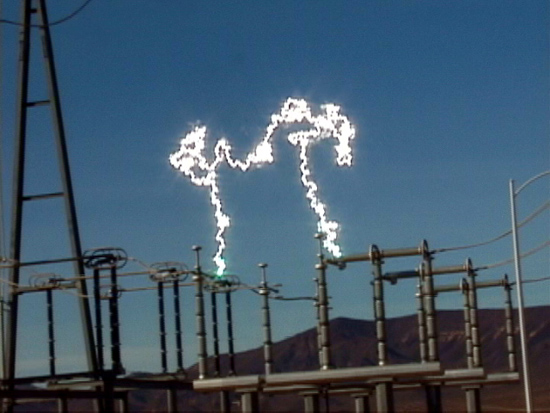 Vídeo de um Arco Elétrico em uma Sub-Estação de 500 mil Volts